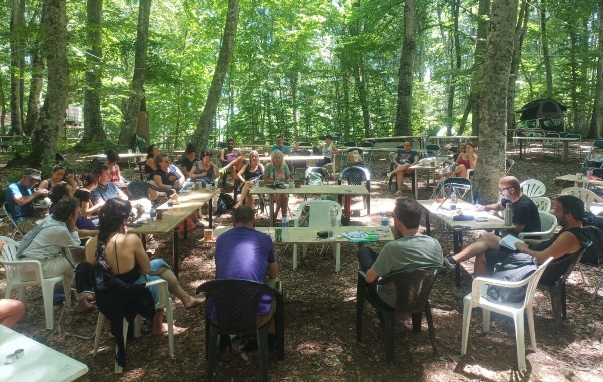 ΔΕΚΑΗΜΕΡΟ ΣΚΟΥΡΙΩΝ Στις θανατοπολιτικές της κυριαρχίας, εναλλακτική η ...